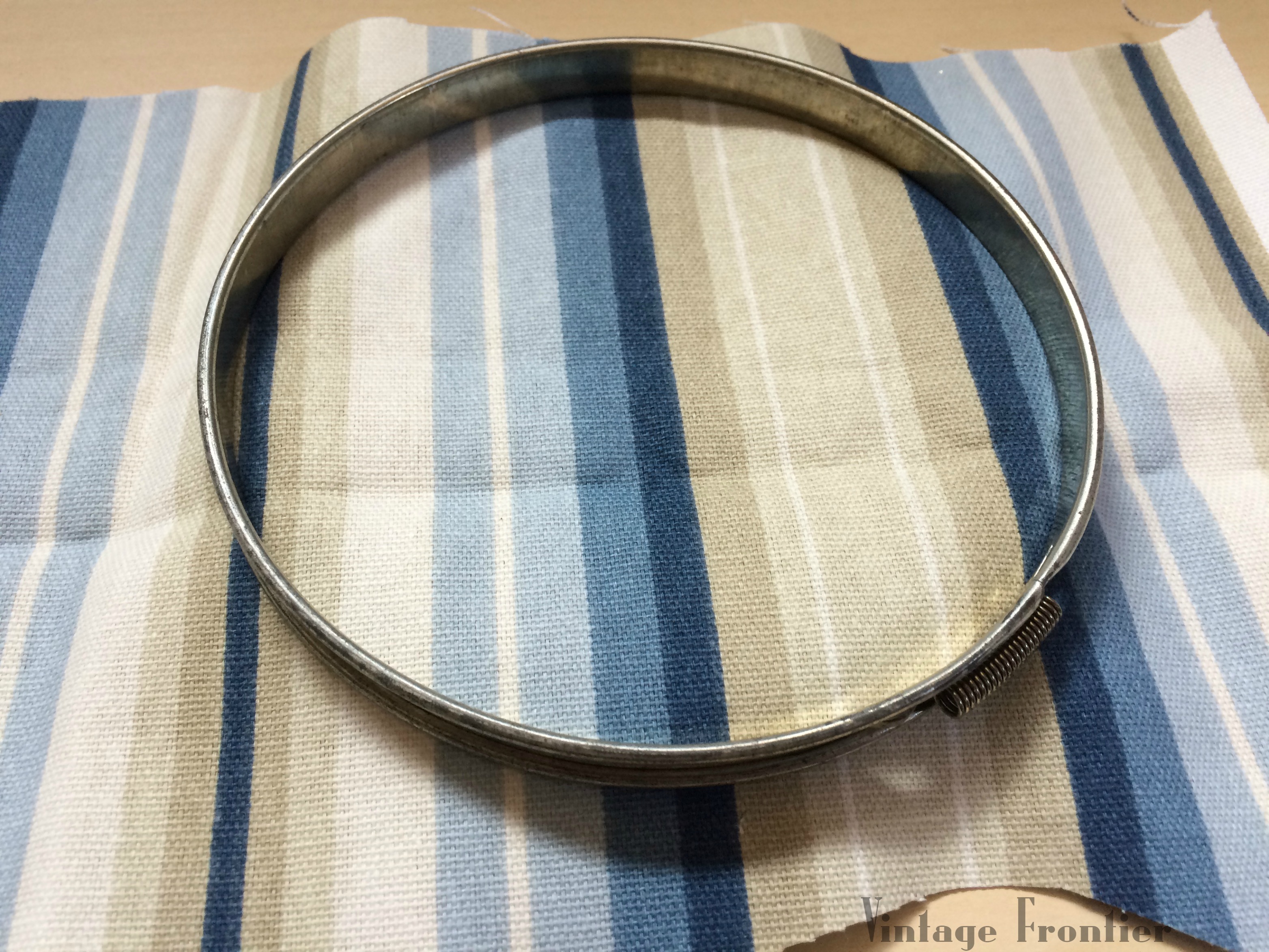 DIY Embroidery Hoop Makeover. | VINTAGE FRONTIER