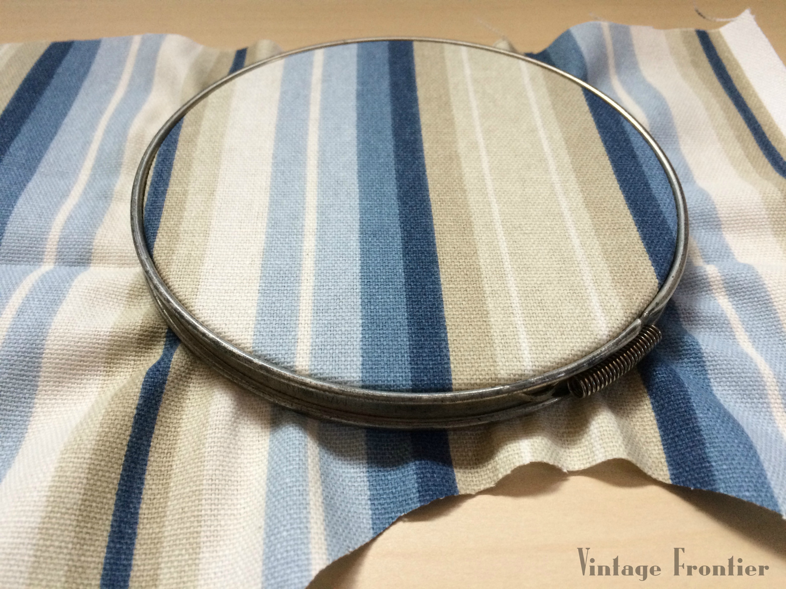 DIY Embroidery Hoop Makeover. | VINTAGE FRONTIER